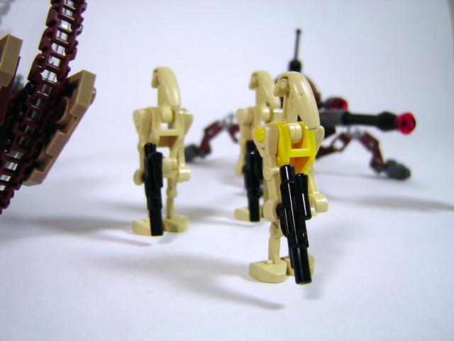 7670 - Hailfire Droid & Spider Droid - LEGO Blog